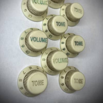 Mojo Guitars Aged /Relic Strat Knobs (Rounded)Parchment | Reverb