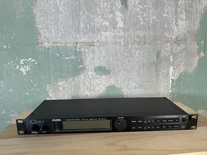 Alesis Q20 Digital Effects Processor | Reverb