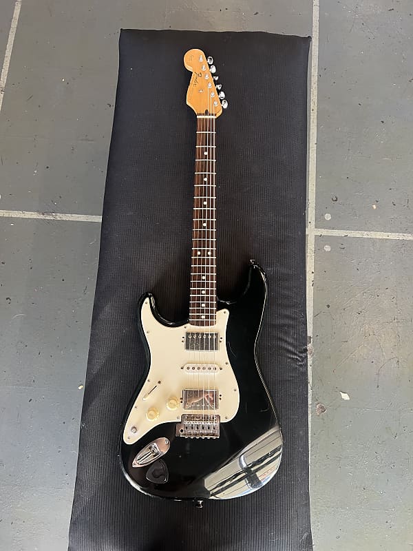 Fender Stratocaster squire series - Black | Reverb