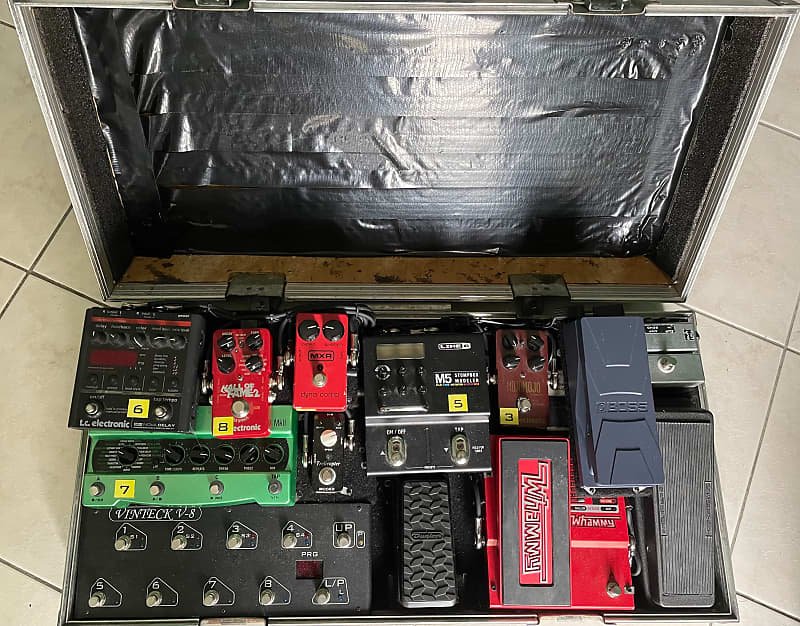 VINTECK Entire Pedalboard with Handmade Midi Switcher 2022 | Reverb