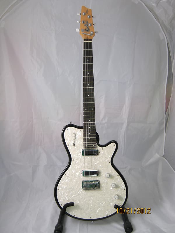 Godin Radiator - Black | Reverb