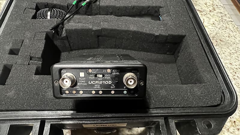 Lectrosonics Lectrosonics UCR210D & UT200 Wireless Handheld | Reverb