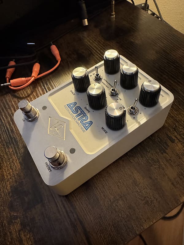 Universal Audio Astra Modulation Machine 2021 - Present - | Reverb