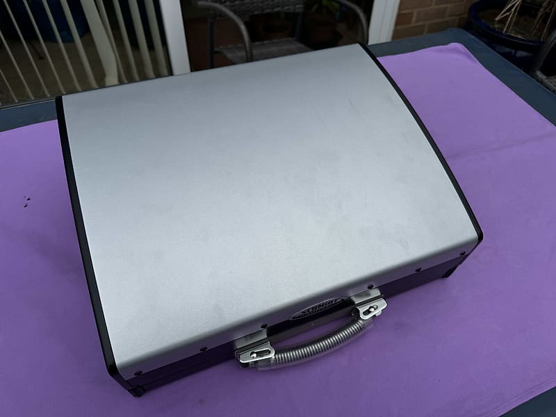 Schmidt Array SA450 pedalboard with lid and gig bag suits | Reverb UK