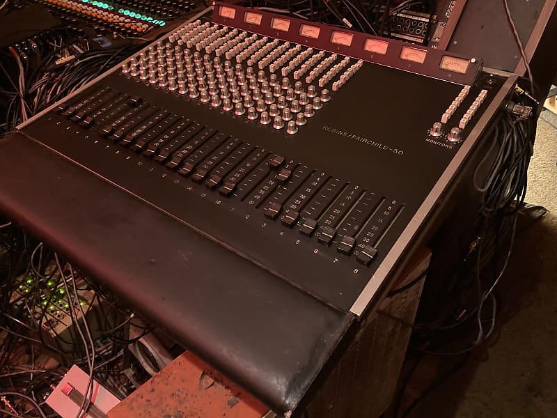 Robins/Fairchild-50 Analog 16-Channel 8-Bus Studio | Reverb Norway