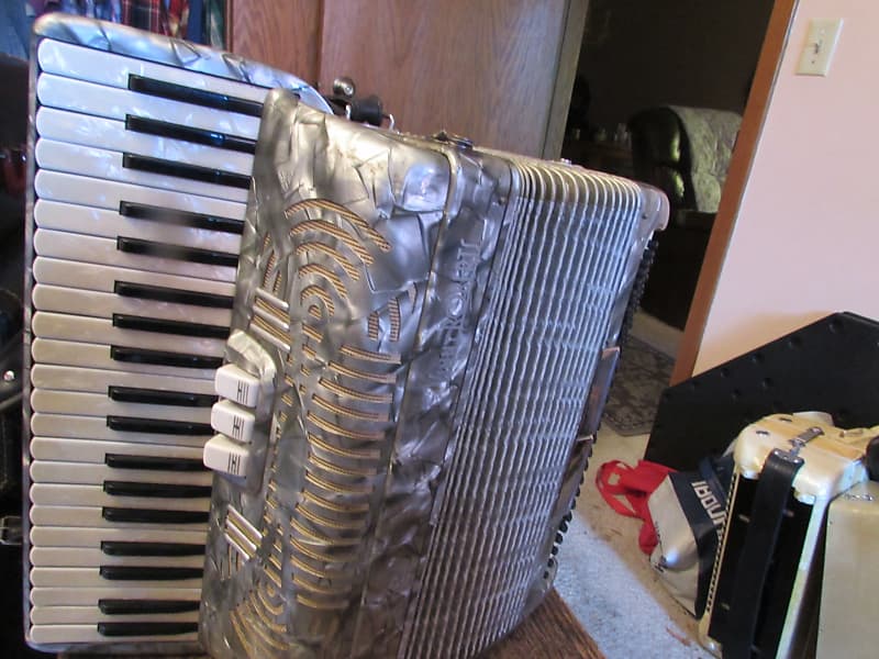 Accordion,Vinny Roberts,120 bass,2/4 LM,17"KB.3 treble | Reverb