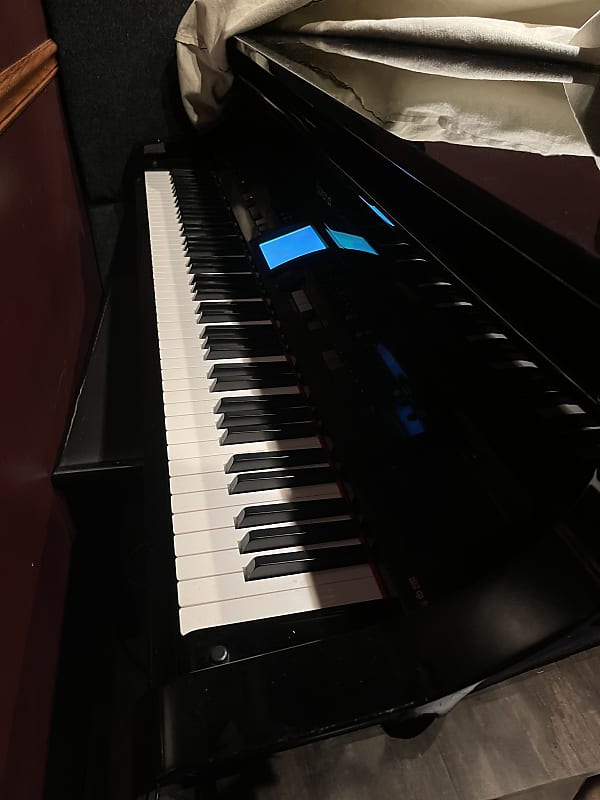 Roland KR-1077 | Reverb