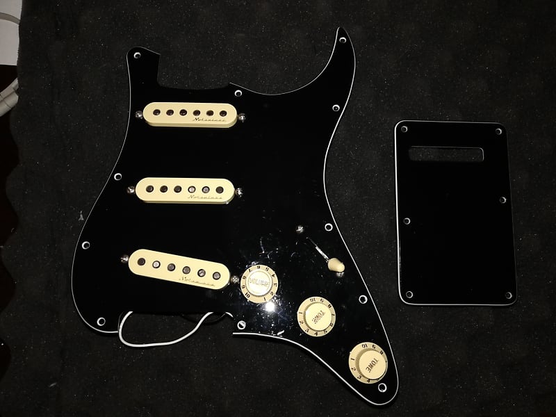Fender Vintage Noiseless Stratocaster Pickguard Pre-Wired | Reverb