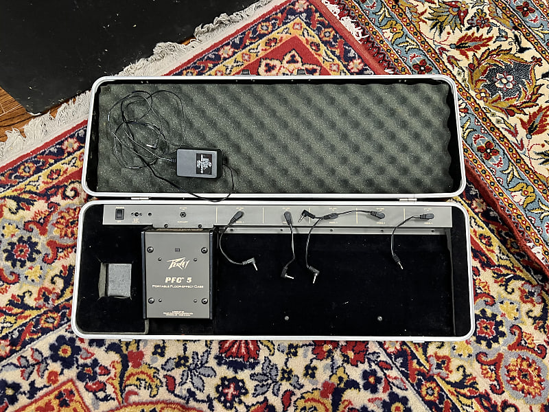 Peavey PFC 5 Effects Pedal Board with Power Supply | Reverb