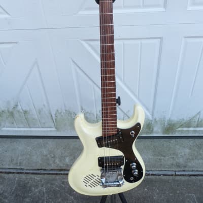 Mosrite the Vintage built in amplifier white | Reverb