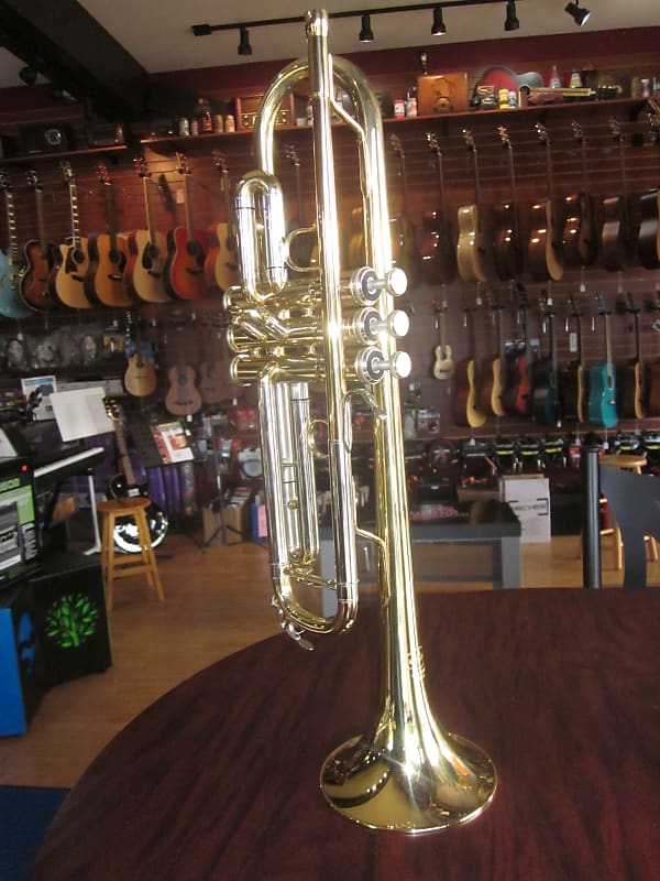 Besson New Standard BE110 Brass Bb Trumpet with 3C Mouthpiece | Reverb