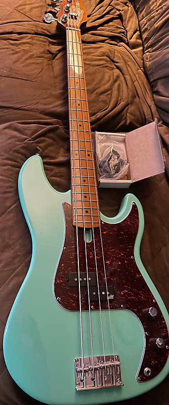 Sire Marcus Miller Sire Marcus Miller P5 4-string bass, mild | Reverb