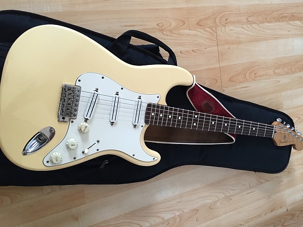 Fender Strat 1996 Yellow ( modified with humbuckers ) hard | Reverb