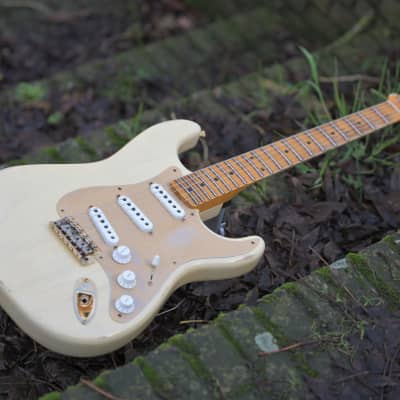 Fender Custom Shop Limited Edition '55 Bone Tone | Reverb France