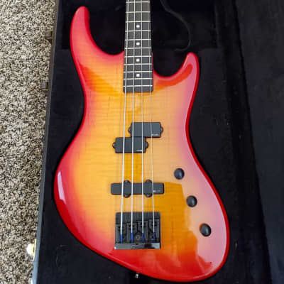 Guild Pilot SB602 1985 - Cherry Sunburst over Flamed body | Reverb