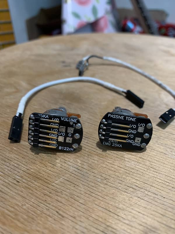 EMG 25K-PAIR 25K Solderless Replacement Tone Pot and Volume | Reverb