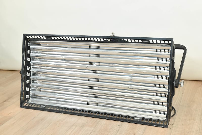 Kino Flo Image 80 DMX Light Fixture (No Lamps) CG006EM | Reverb