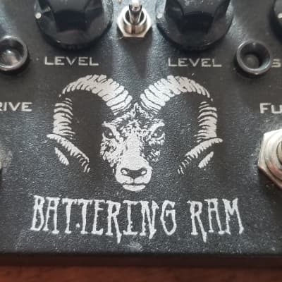 Wounded Paw Battering Ram Dual Overdrive/Fuzz Pedal | Reverb Australia