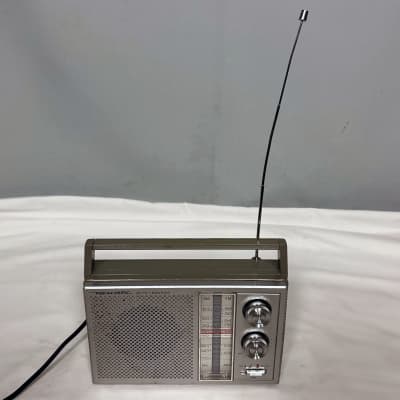 Vintage Realistic 12-716 AM/FM 2-Band Portable Radio - 1985 | Reverb