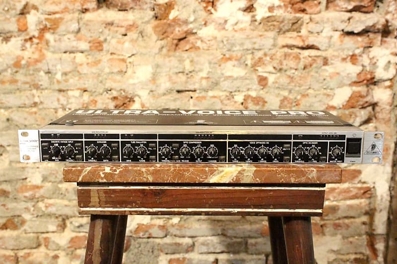 Behringer Ultra-Voice Pro VX2000 High-Performance Mic | Reverb Canada