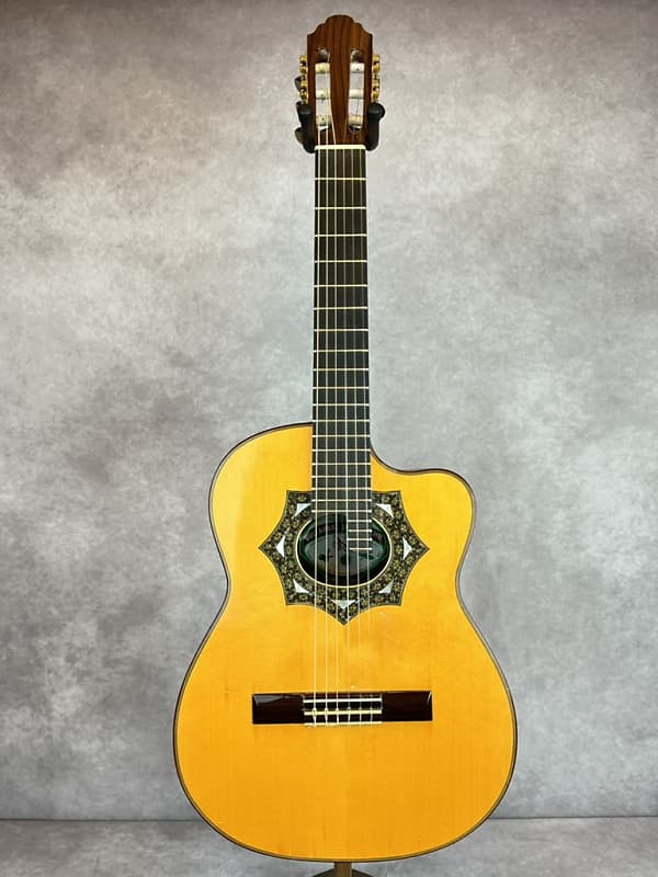 Paracho Short Scale Classical / Flamenco Guitar Alto / | Reverb