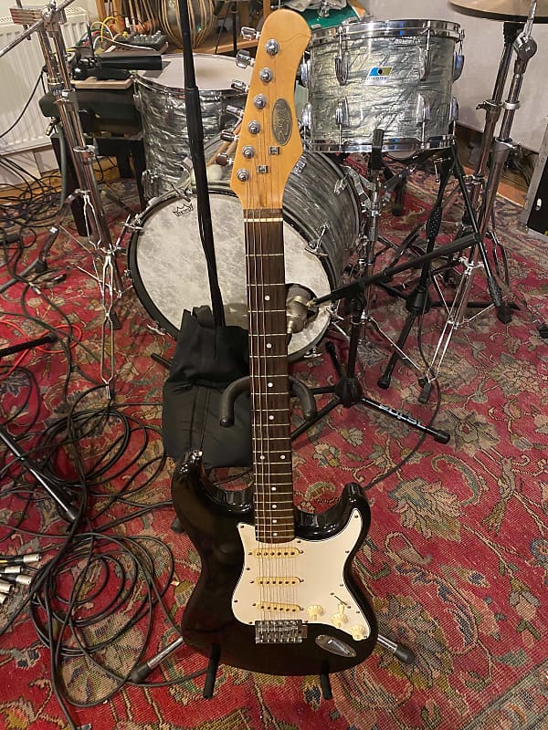 Stagg S300 - Stratocaster Copy | Reverb UK