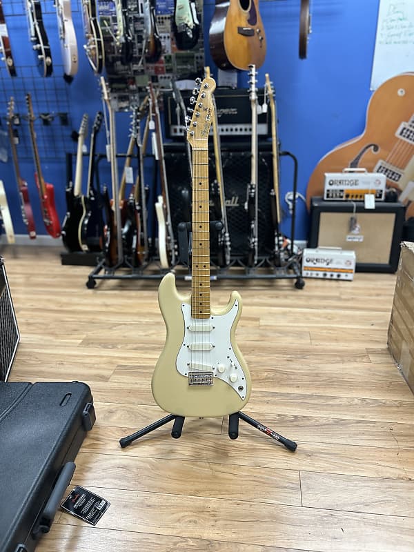 Fender Bullet 1981-1985 | Reverb