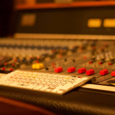 DDA D-Series 32 channel recording/mixing analog console | Reverb