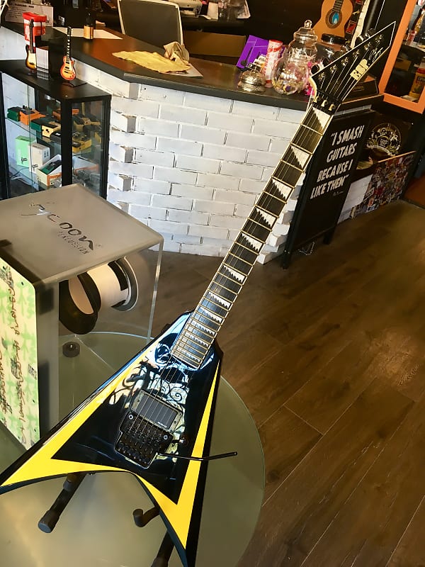 ESP Alexi Laiho Signature Flying V Electric Guitar 2007 ESP Alexi Laiho Signature Flying V Electric Guitar 2007