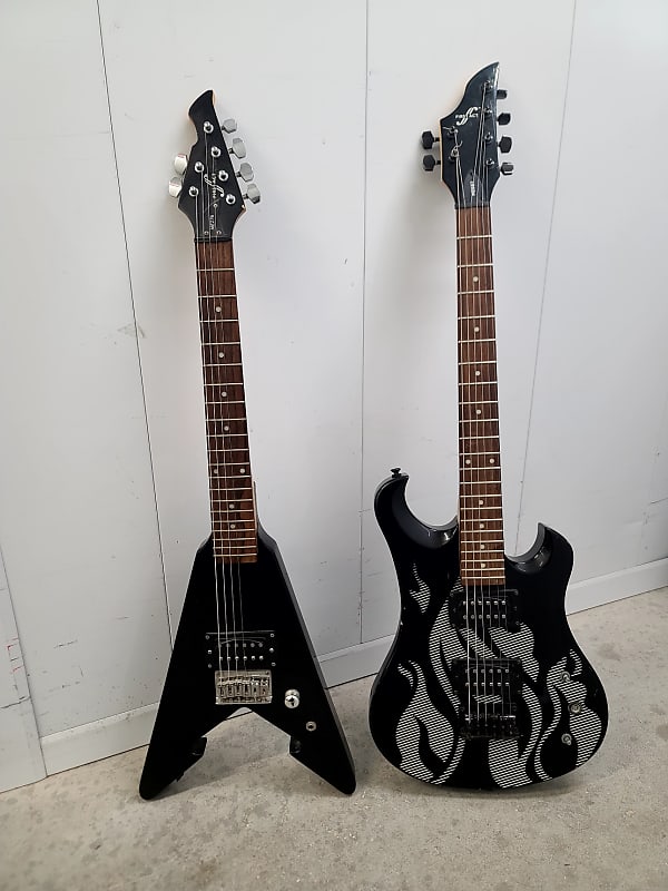 First Act ME276( Flying V ) / ME682 2011 ( Flying V ) | Reverb Canada