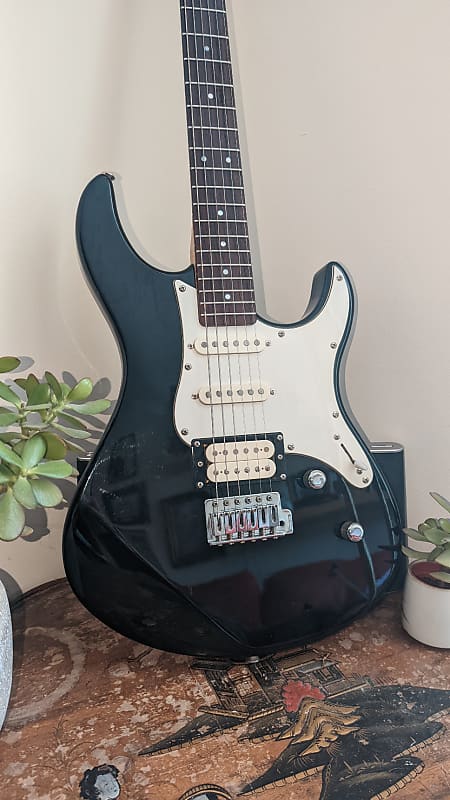 Yamaha PAC112V Pacifica HSS | Reverb