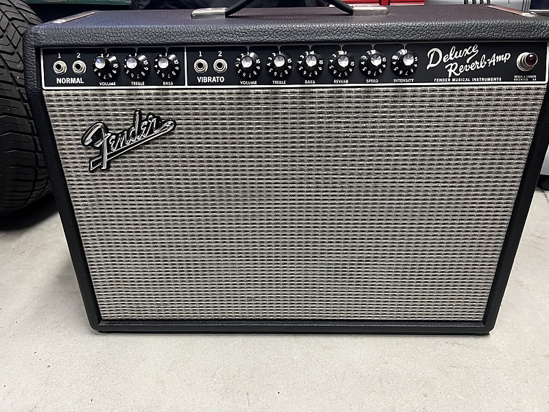 Fender Deluxe Reverb - Black | Reverb
