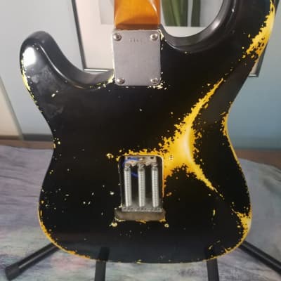 Vtt Relics Stratocaster 2023 - Black on Cream | Reverb