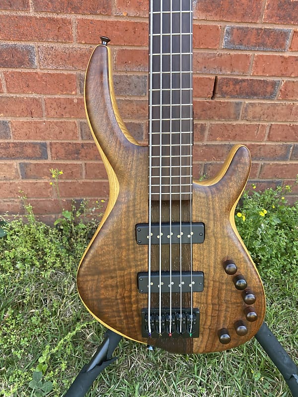 Wyn Custom 5 String Bass Guitar | Reverb Australia
