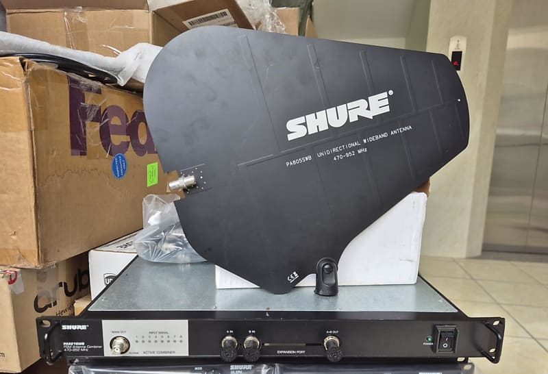 Shure PA821SWB +PA805SWB combiner for in-ear | Reverb UK