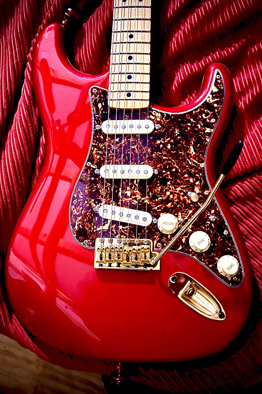 Fender Stratocaster 2021 - Gloss Red | Reverb
