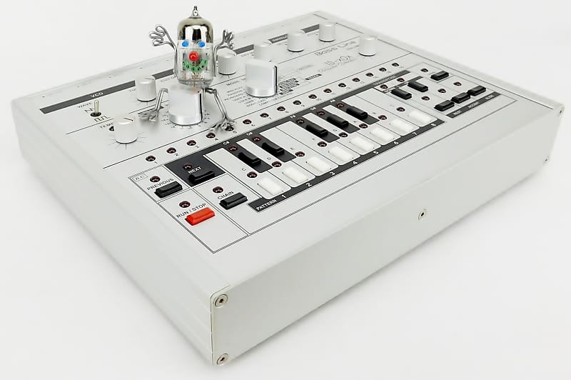 XOXBOX TB-XOX Bass Line Synthesizer Desktop Alu + Neuwertig + | Reverb