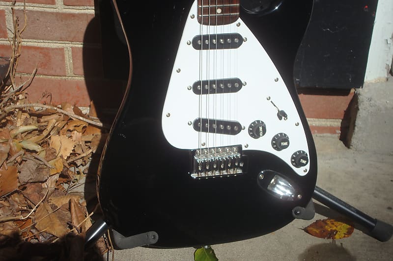 First Act ME301 2000s Black... and a real surprise! | Reverb