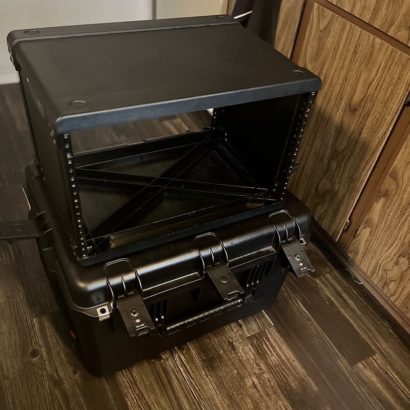 SKB 3i-2317M146U 6U iSeries Injection Molded Fly Rack - 13” | Reverb