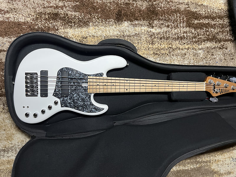 Wilkins 32” scale P-body bass - White | Reverb