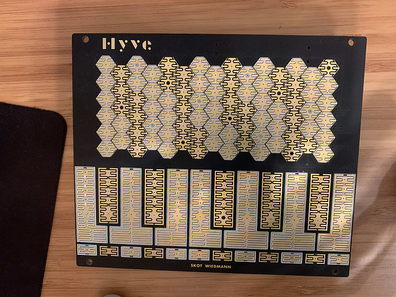 Skot Wiedmann Hyve Touch Synthesizer | Reverb