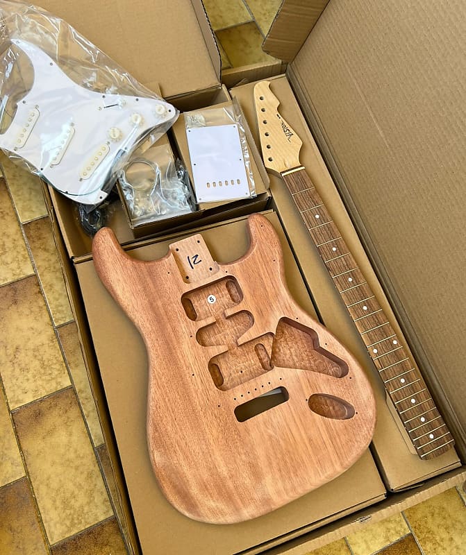 Kit diy guitar stratocaster neck and body manico e corpo con | Reverb