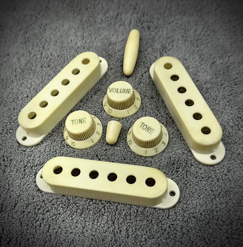 Mojo Guitars Strat Plastic Set - Aged Patchment | Reverb