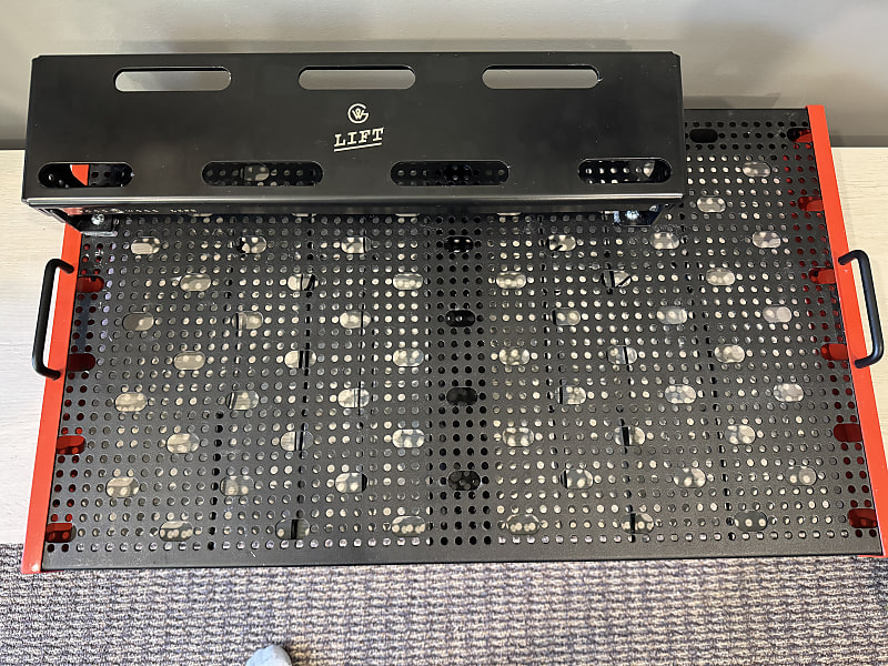 Temple Audio TRIO 28 Red with a Goodwood Lift Riser 21" | Reverb