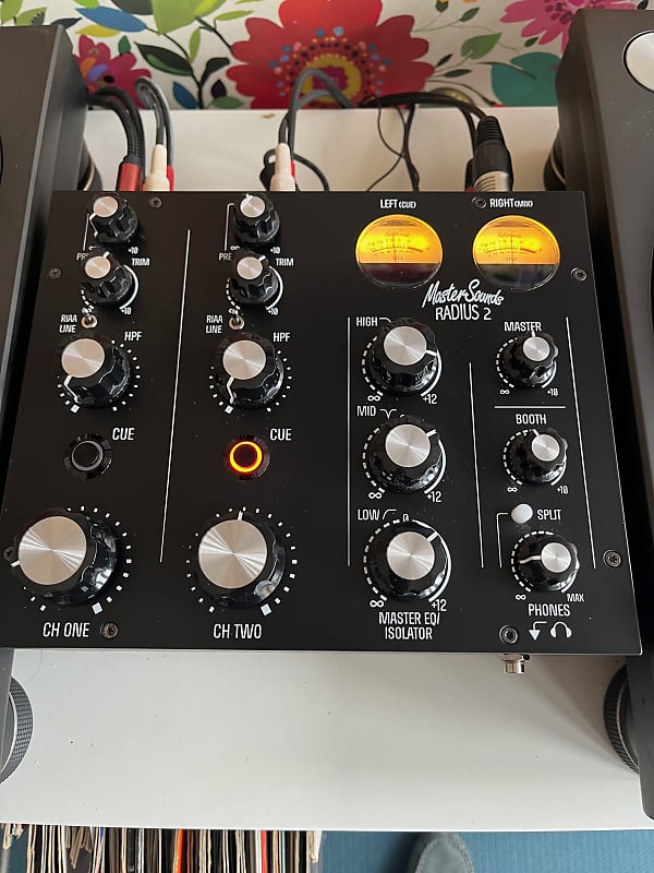 MasterSounds Radius 2 - Black | Reverb