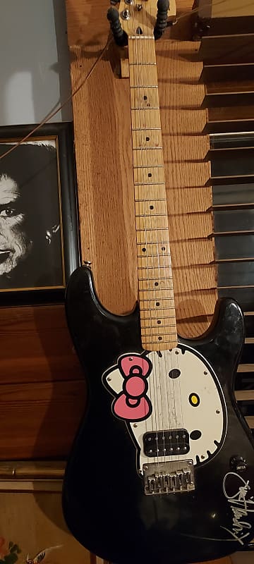 FENDER HELLO Kitty 2006 - Factory | Reverb