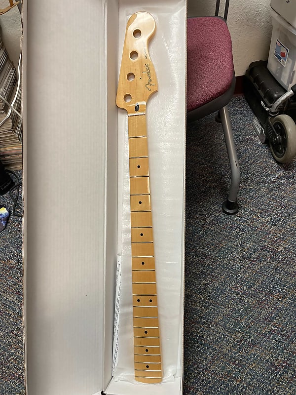 Fender P Bass Maple neck 2023 - Maple gloss | Reverb