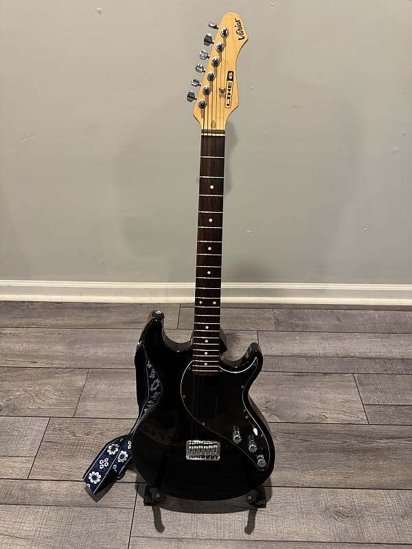 Line 6 Variax 300 Electric Guitar – Black – w/ Battery Pack + | Reverb