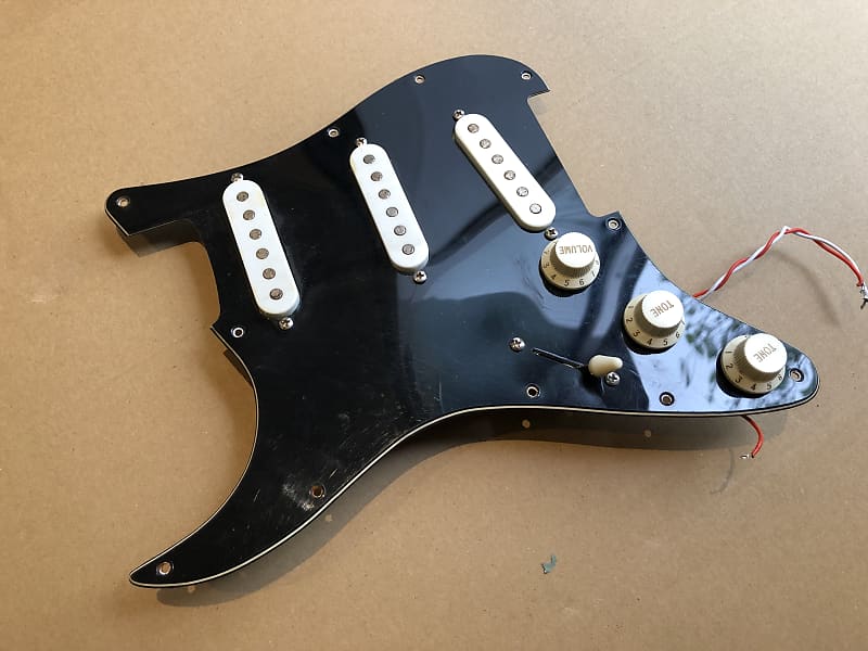 Squier Stratocaster Left-handed Loaded Pickguard for | Reverb UK