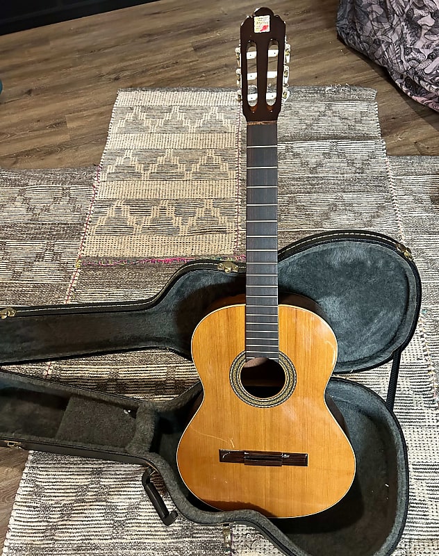 Alhambra 2C Classical Guitar w/ Hard Shell Case and Metronome | Reverb
